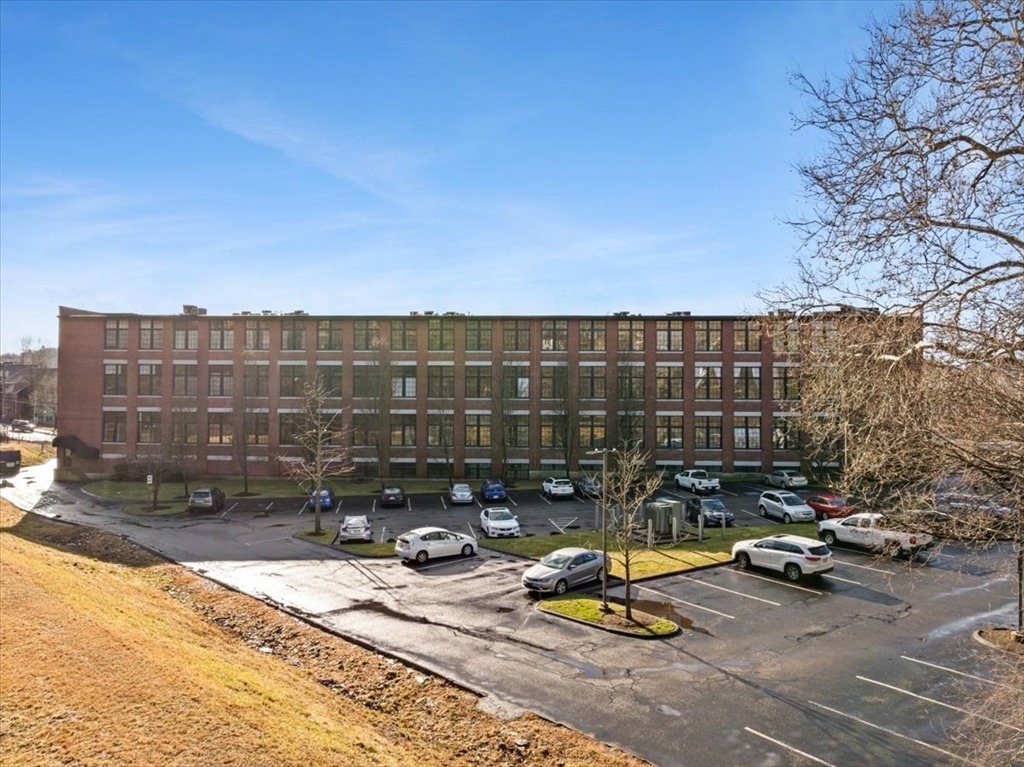 685 Social Street Apt 215, Woonsocket, RI 02895 | RealtyTrac