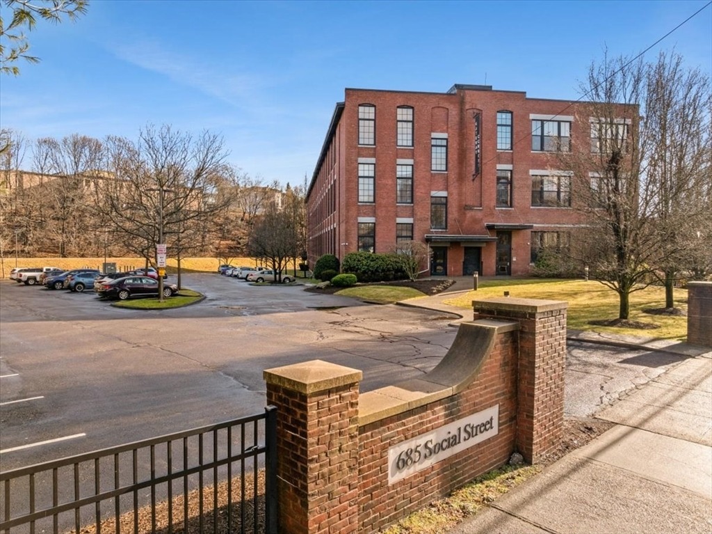 685 Social Street Apt 215, Woonsocket, RI 02895 | RealtyTrac